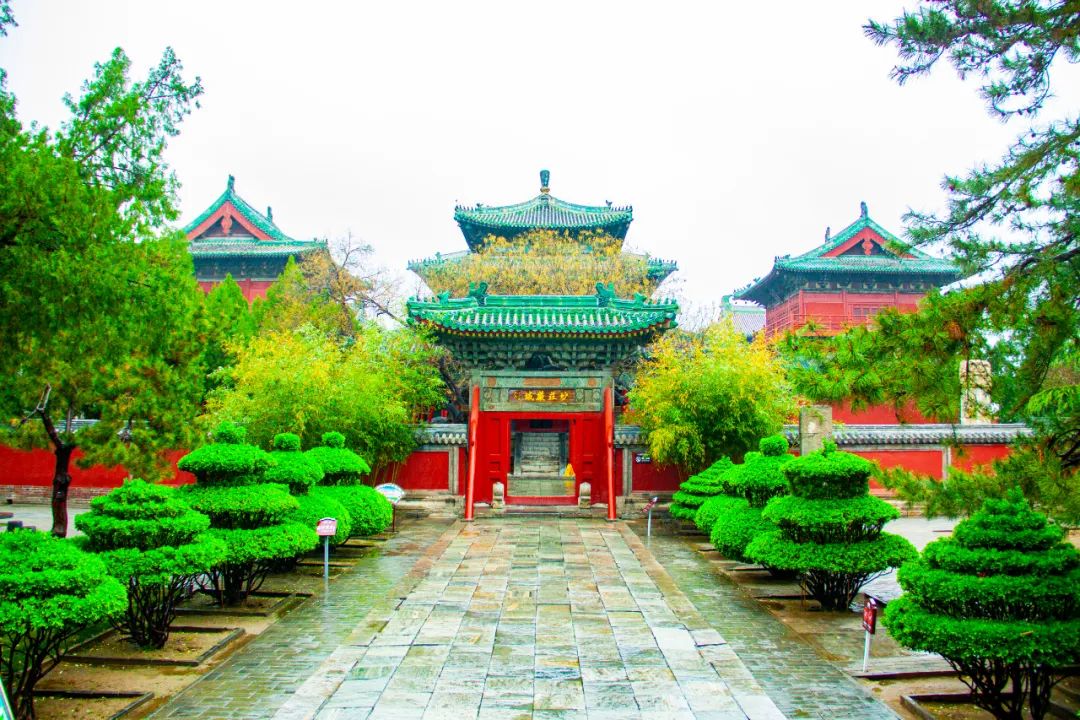Rain at Longxing Temple - iNEWS