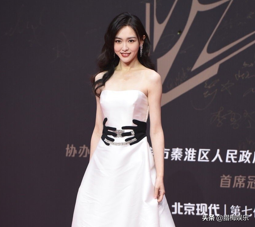 Starlight Awards Female Celebrity Pictures, Zhao Luxi and Yang Zi are ...