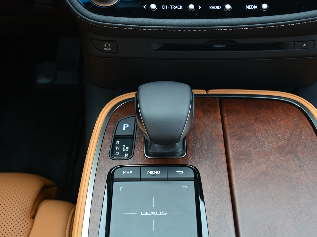 How to choose between Mercedes-Benz S-Class and Lexus LS? - iNEWS