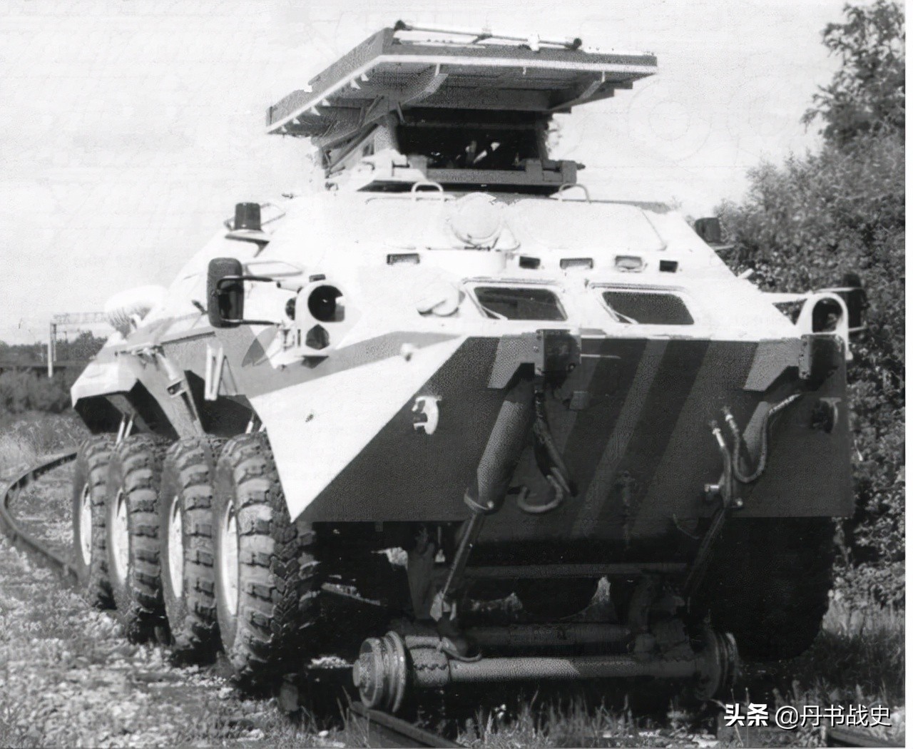 Military vehicles changed to civilian vehicles, interesting BTR-80 ...