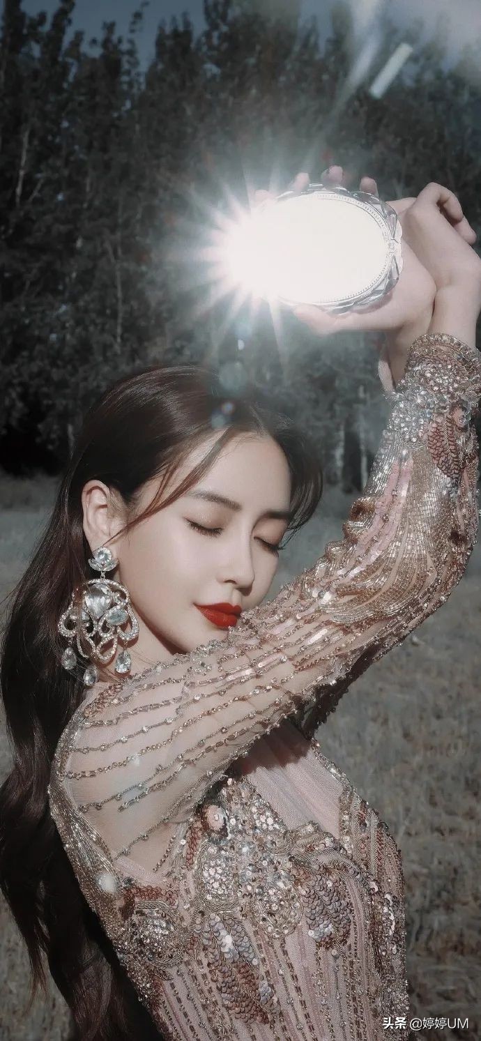 Angela baby Yang Ying, she is so charming - iNEWS