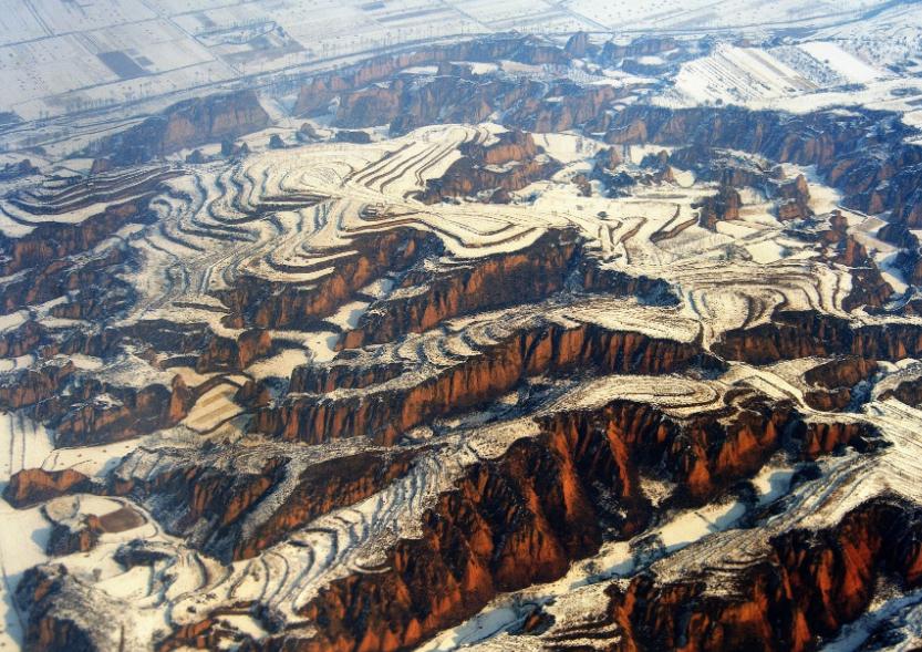 Shanxi builds an expressway with a two-way four-lane road with a total ...