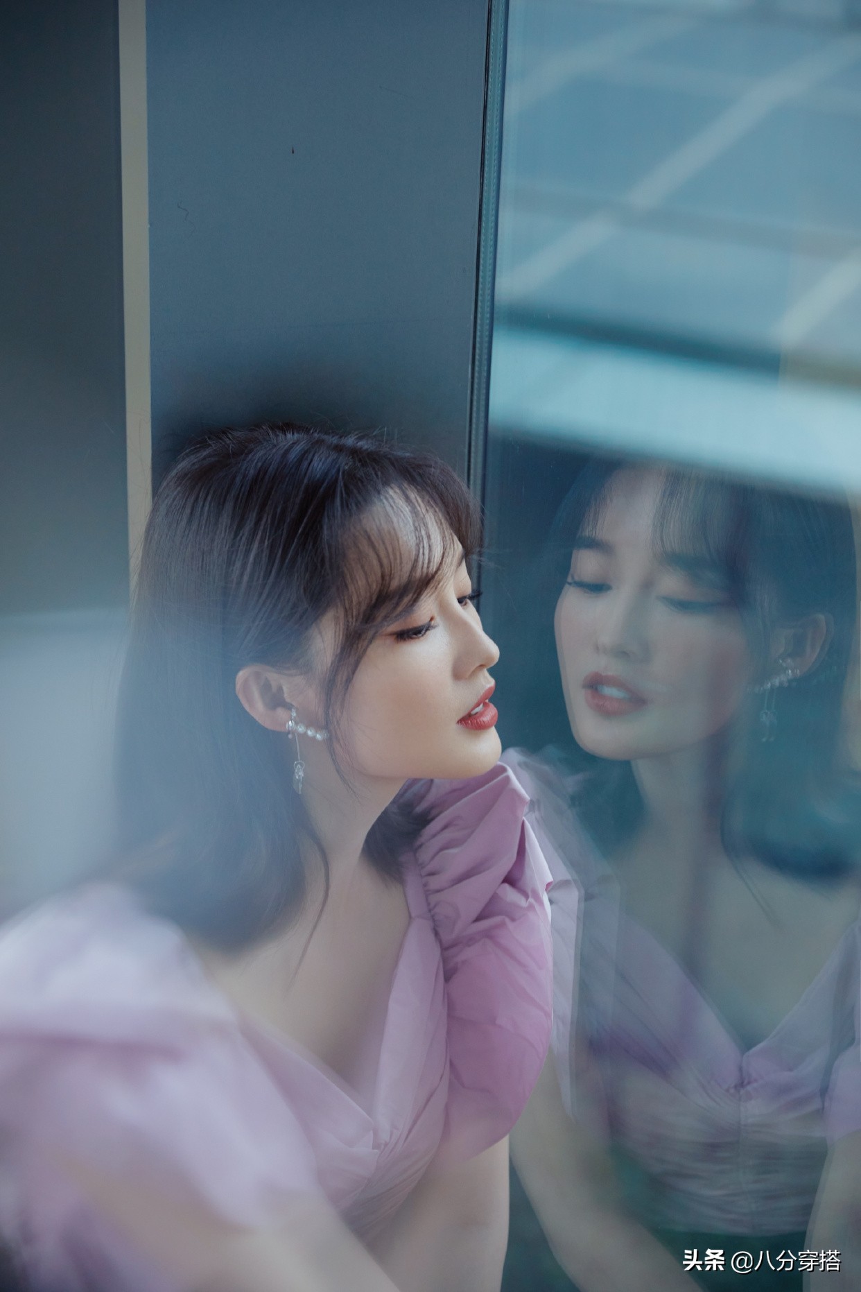 How much does Li Qin love "pink"? The lotus leaf top and leather skirt ...