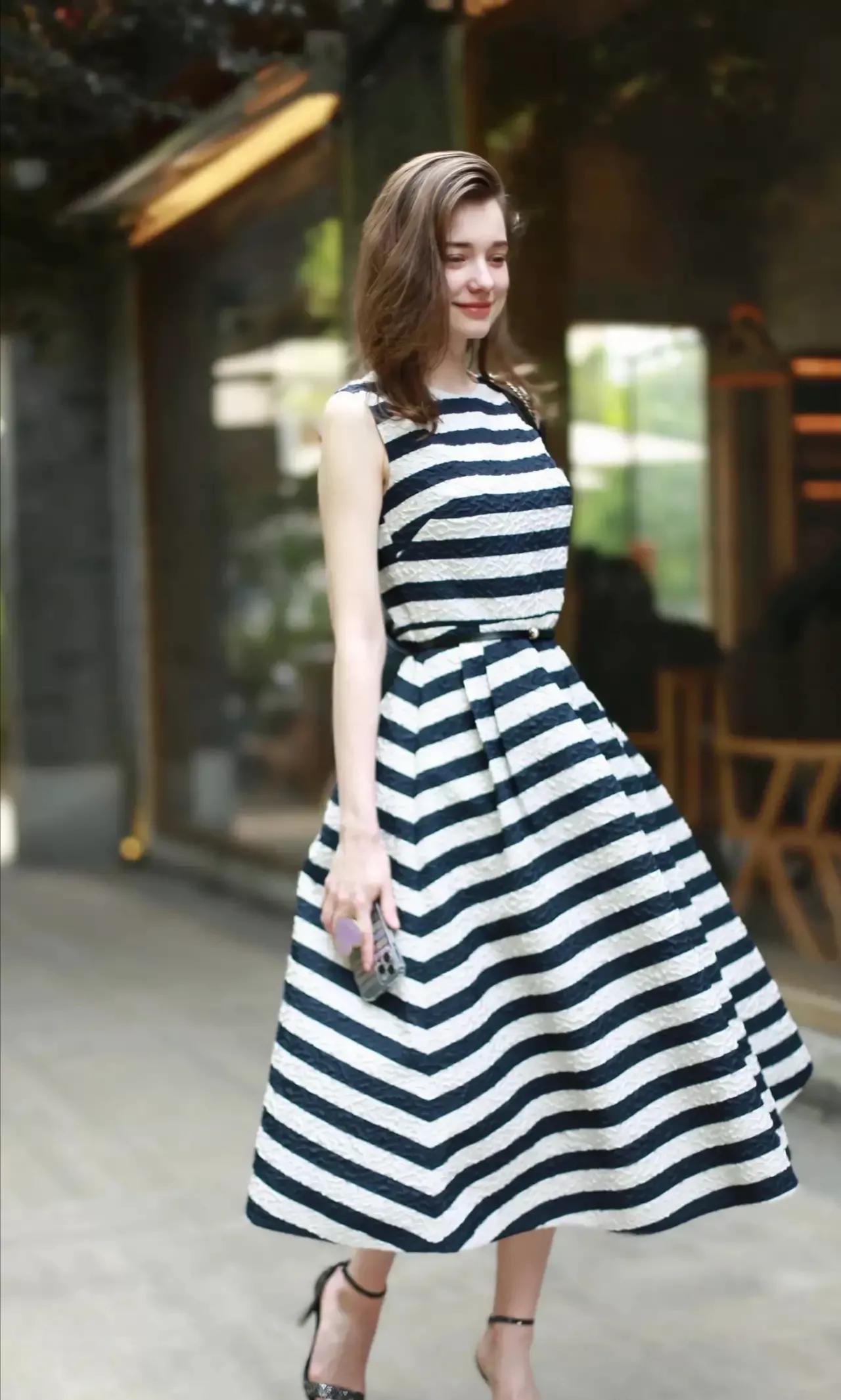 Belarusian girl's exquisite features, sweet smile - iNEWS
