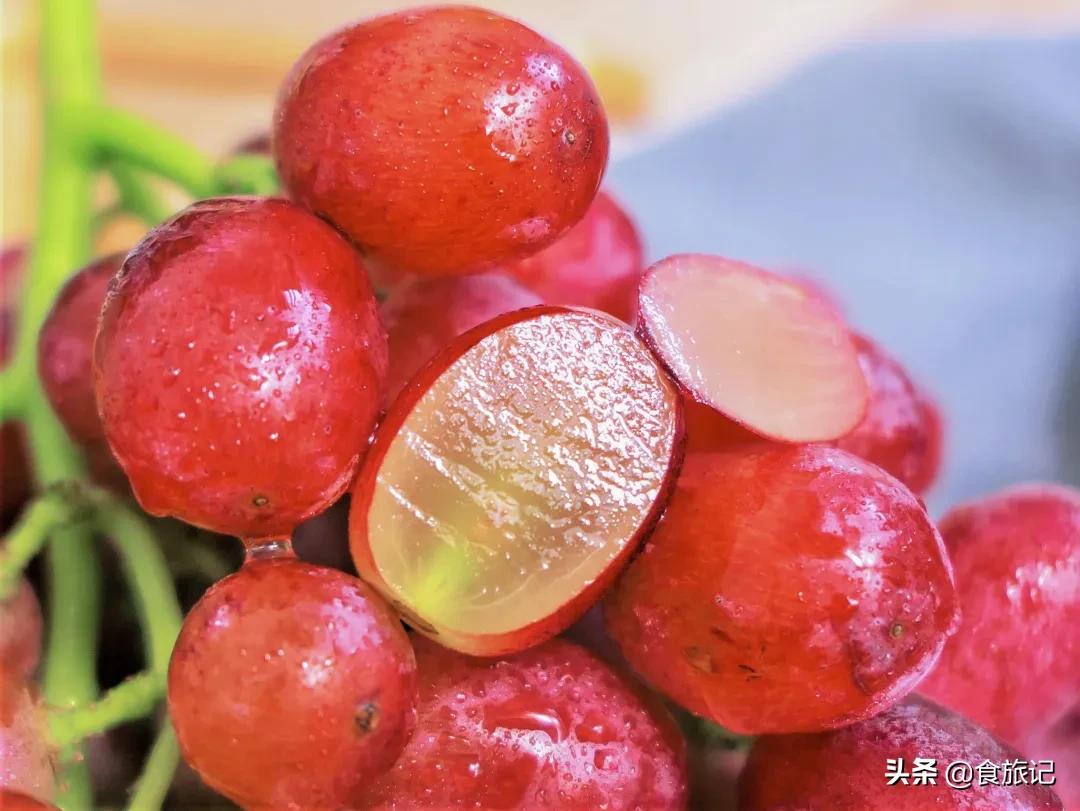 Fruit version of Explosive Pearls!Seedless red grape with its own ...