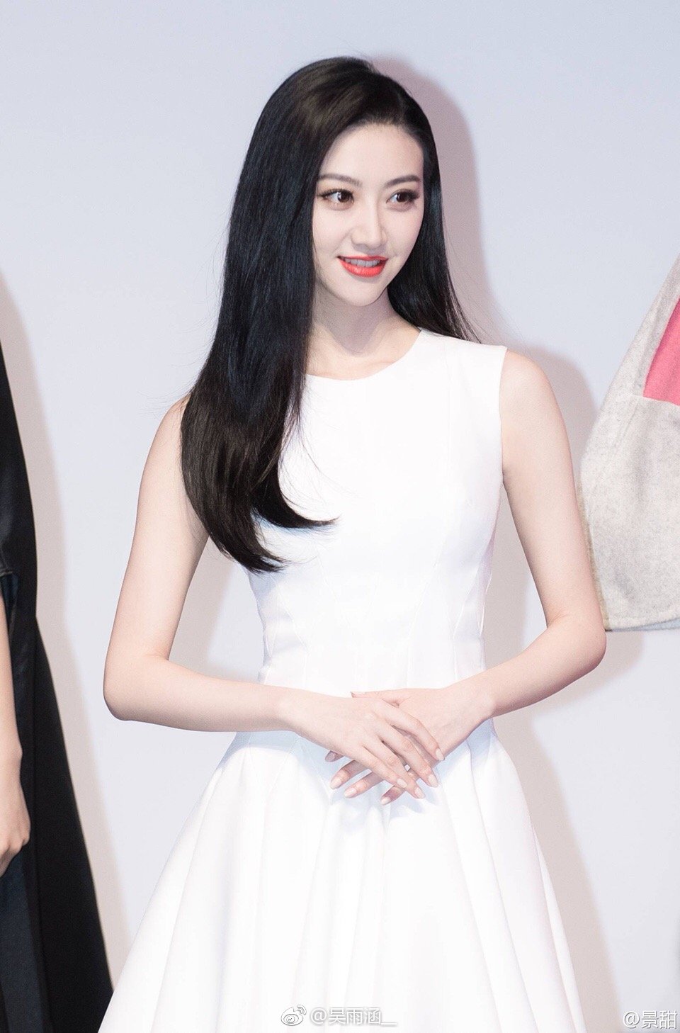 Never take a photo with the long-haired Jing Tian, unless you are Fan ...