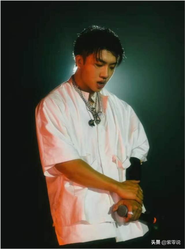 Yang Hesu and his girlfriend Zhang Xinyue officially announced that ...