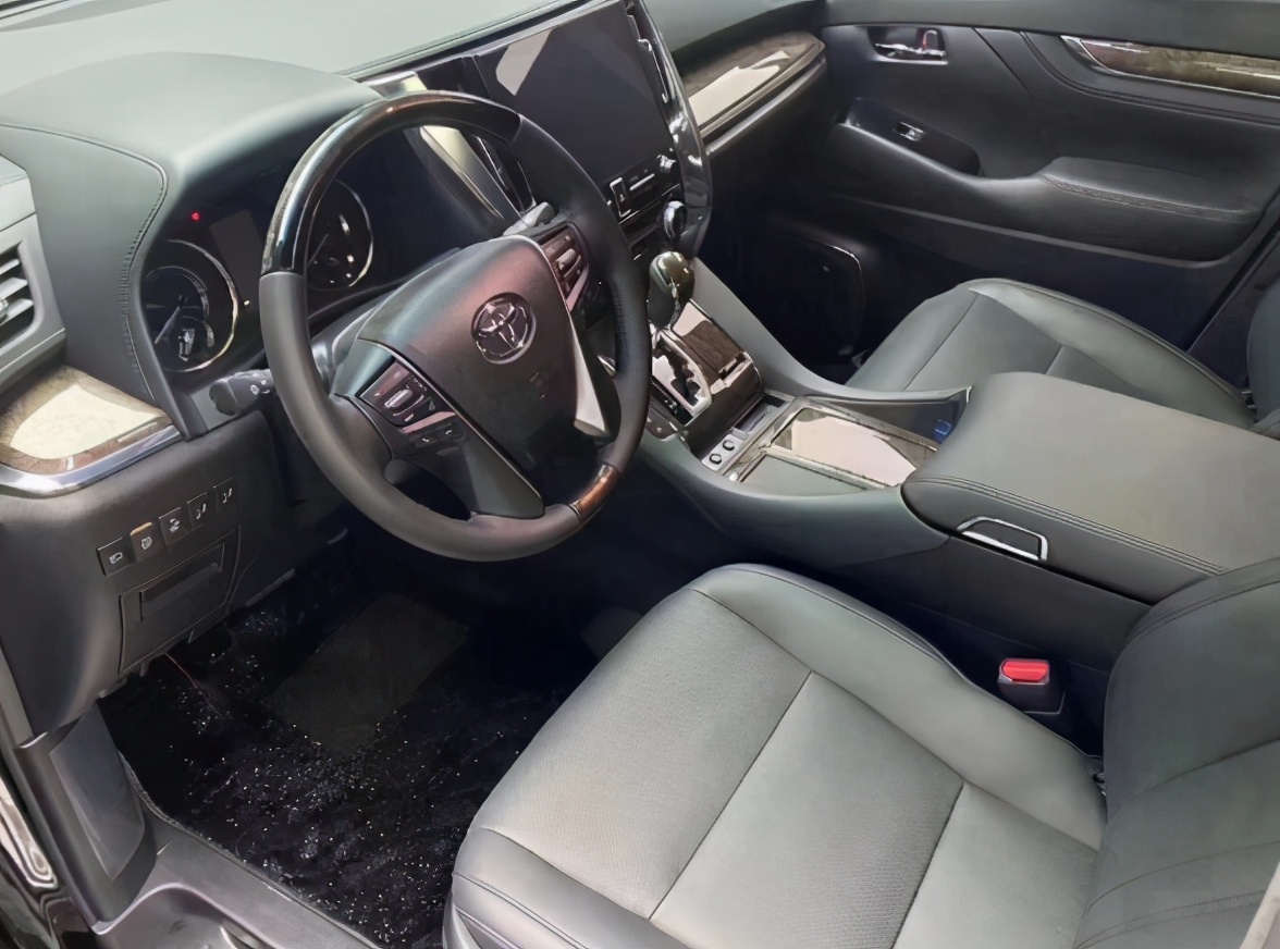 122 million to buy Toyota Elfa black gold version, when the film is in ...