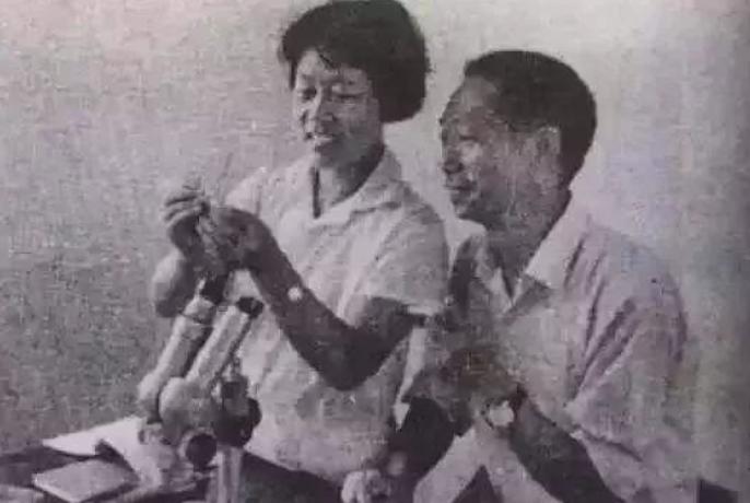 Neng Wen Neng Wu Deng Zhe: 26-year-old married 34-year-old Yuan Longping, together with each ...