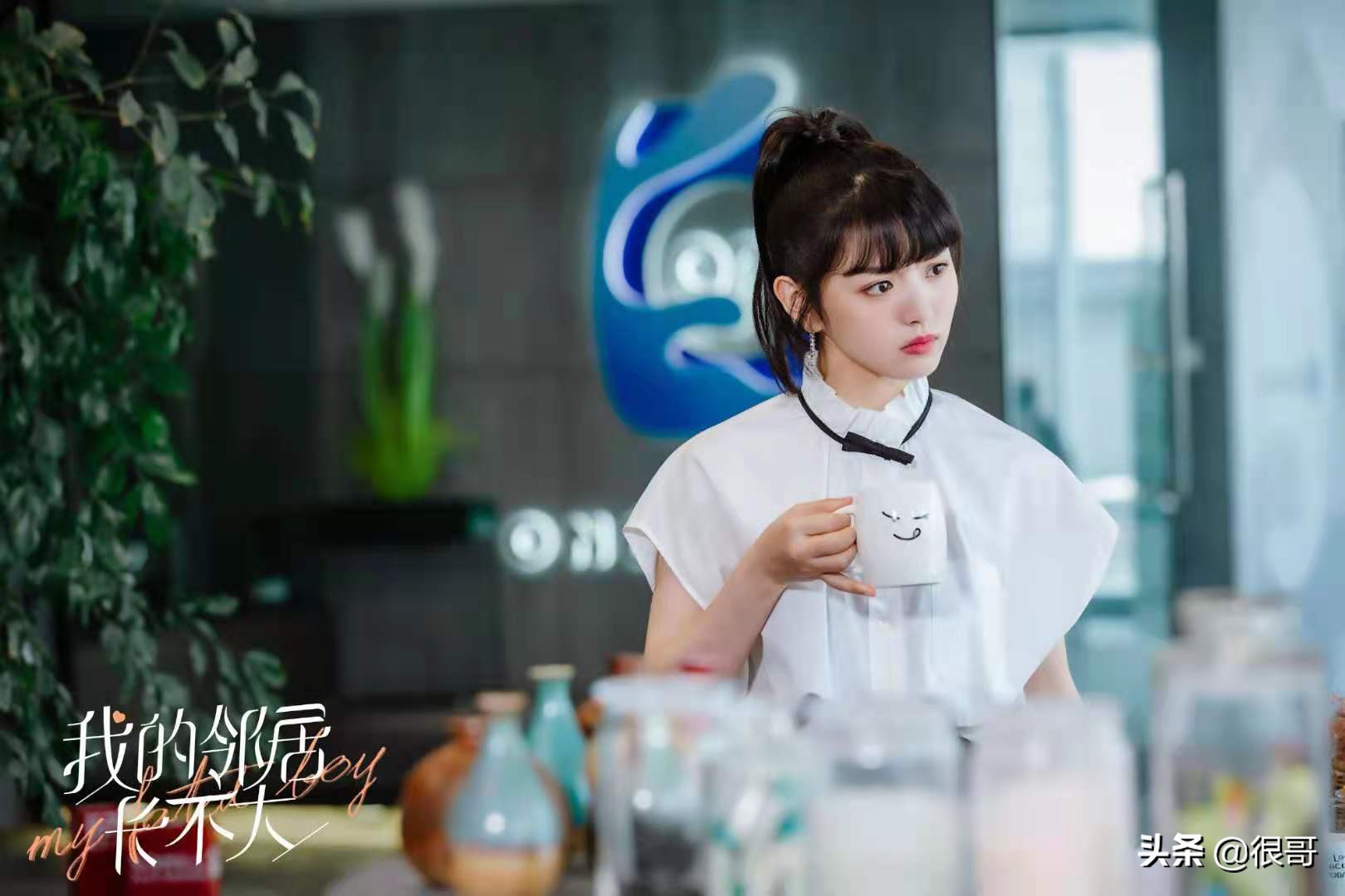 My neighbor is a young beauty: Li Xirui is intellectual, Lu Xiaolin is ...