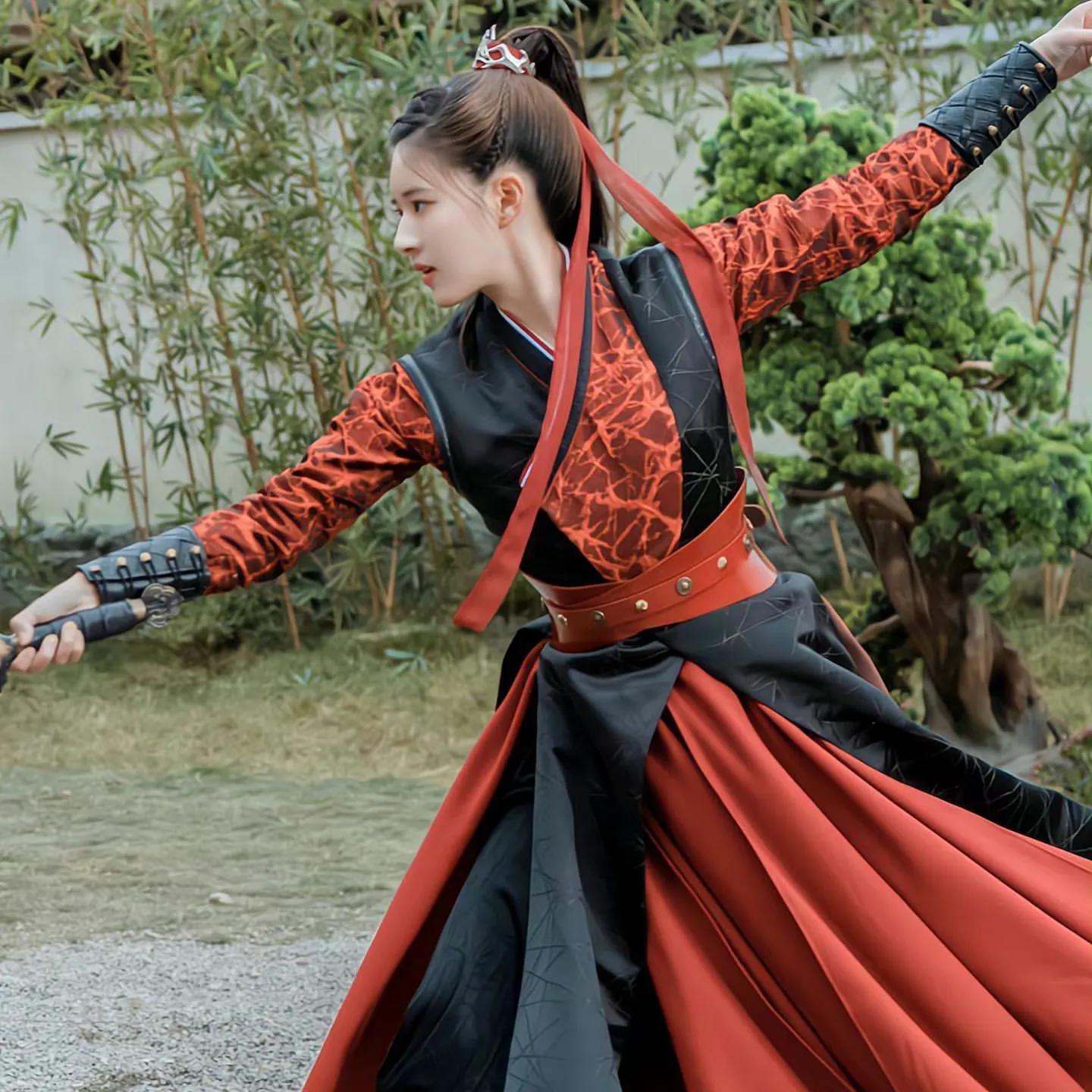 Zhao Lusi's Costume Movie - iNEWS