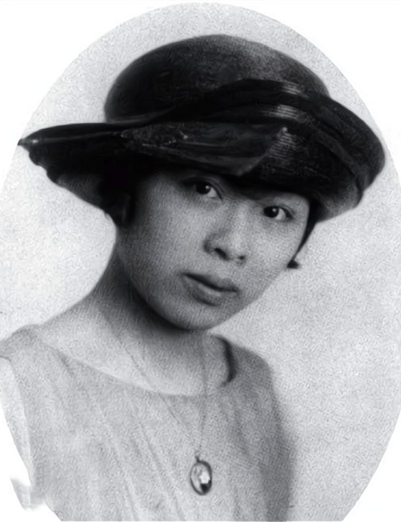 Xu Zhimo, a romantic talent, was born in a family of merchants, but ...