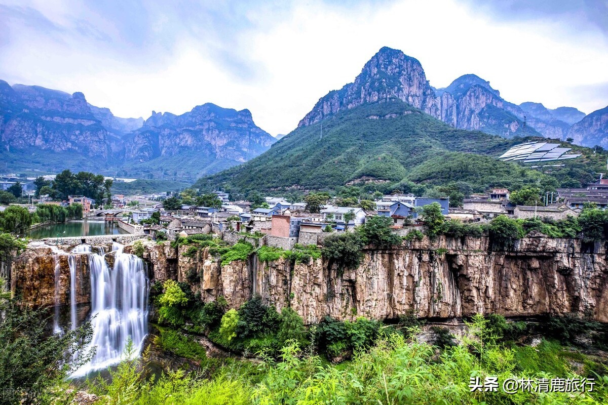 The most beautiful cliff village in China: The house is built next to ...