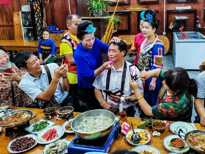 Visit the largest Miao village in the world, experience the customs of ...