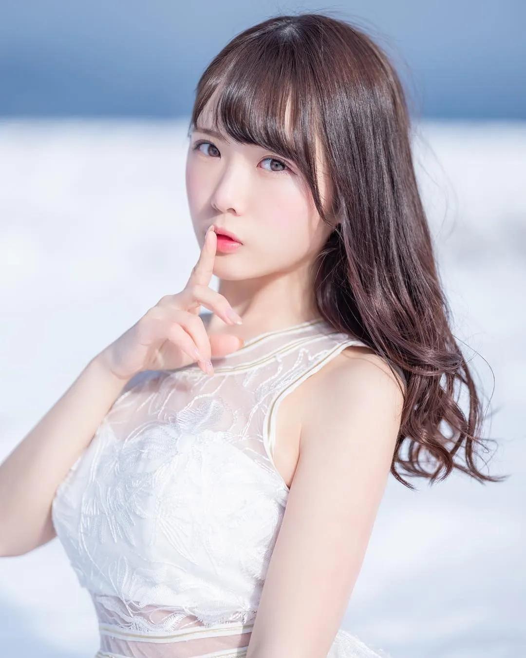 Amase Otowa has a new picture posted in Kyoto, and fans ask if this is ...