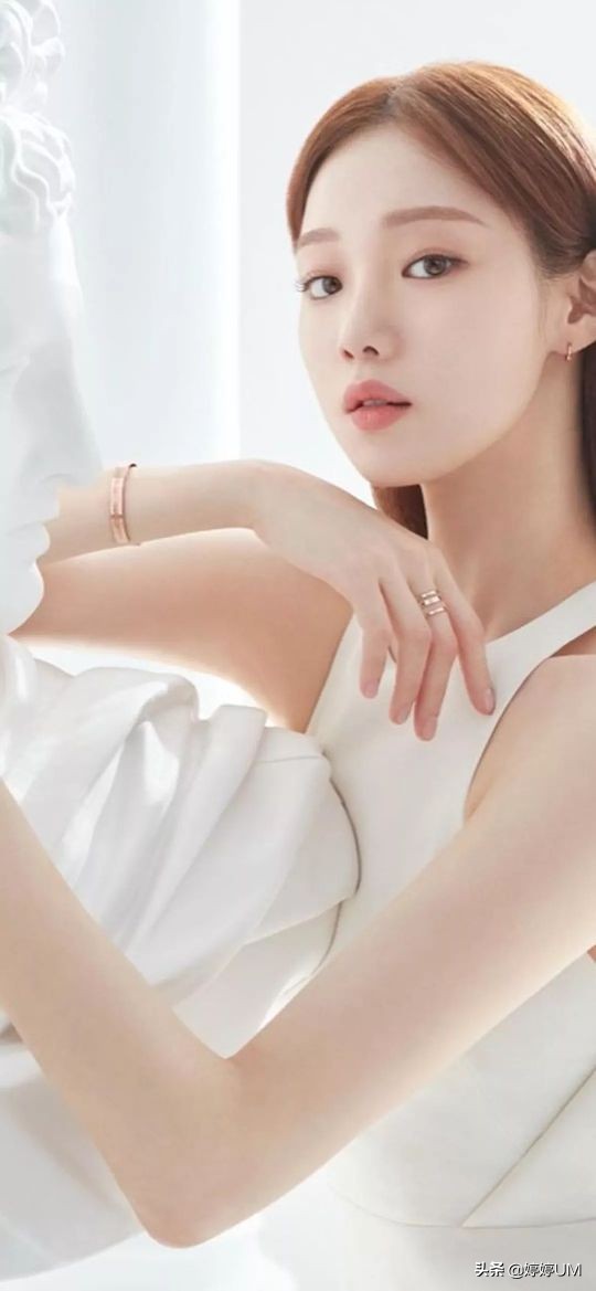 South Korean leg spirit Li Jingwen, the heroine in "Weightlifting Fairy ...