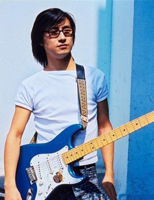 "Anomalous in the world" Wang Feng's "absurd love history", his story ...