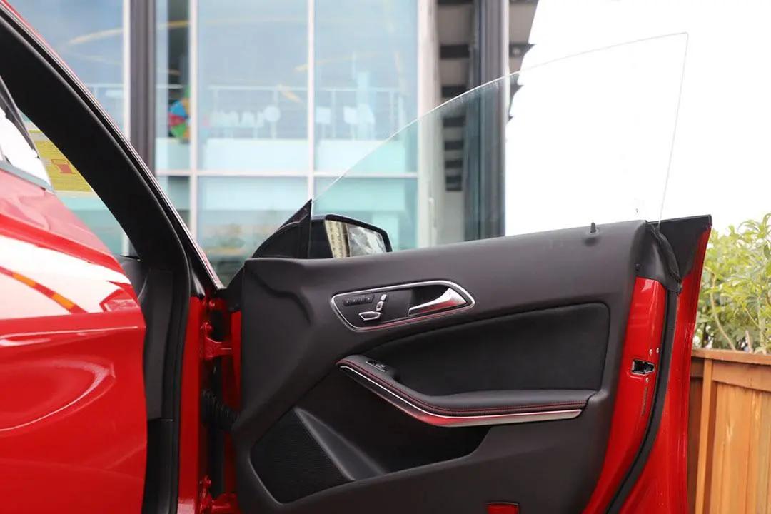 Cheap but good for girls, these frameless car door sedans tell you what ...