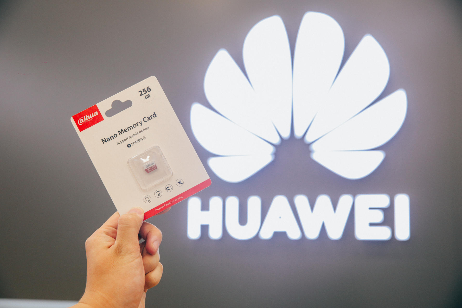 Huawei mobile phone capacity expansion method: Dahua NM card - iNEWS