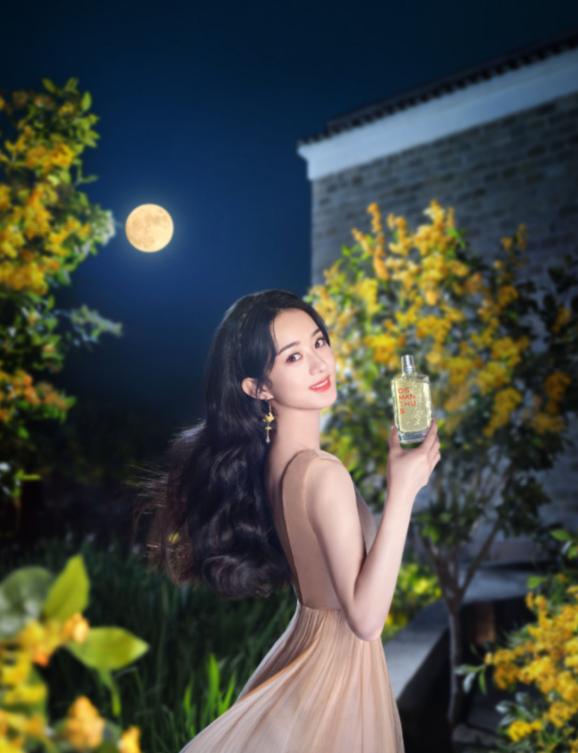 Zhao Liying's school uniform MV was exposed by Reuters. After removing ...