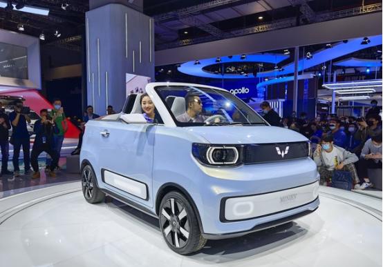 People's convertible, equipped with electric soft top + two-door two ...