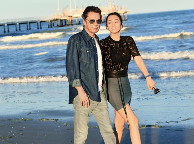 Gong Li reveals the old photos of swimsuits, wearing a one-piece ...