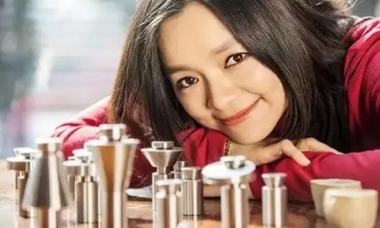 "The Most Beautiful Queen of Chess" Zhu Chen has been married to a ...