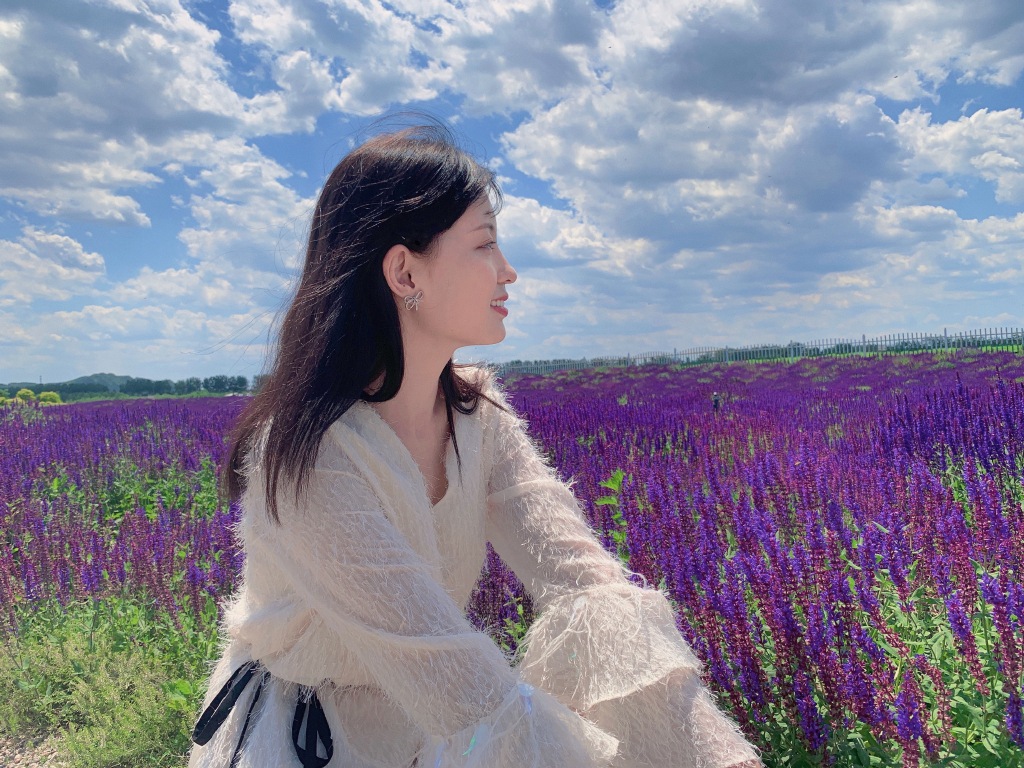 Sun Yanqing Flower Room Elegant Photo Picture - iNEWS