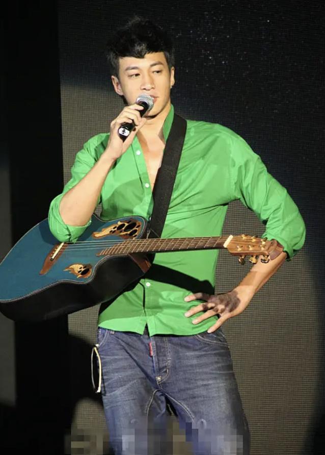 He Rundong's humble life, and the woman he loves deeply in his life - iNEWS