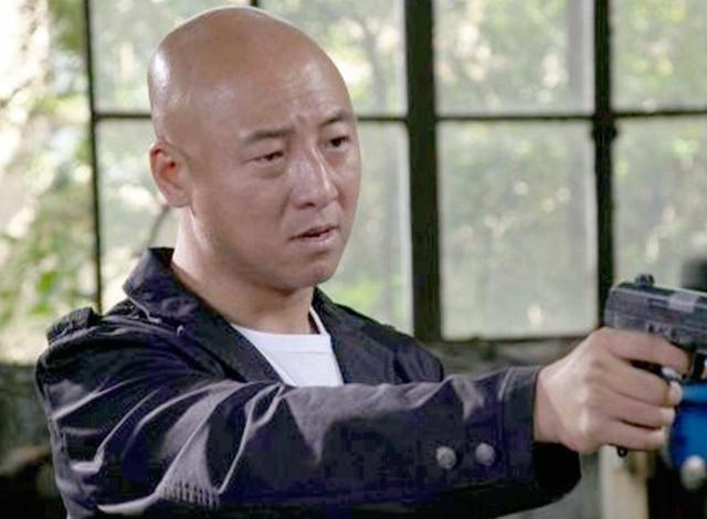 Zhou Xiaoou, a singer-born, became popular with "Sweeping the Dark ...