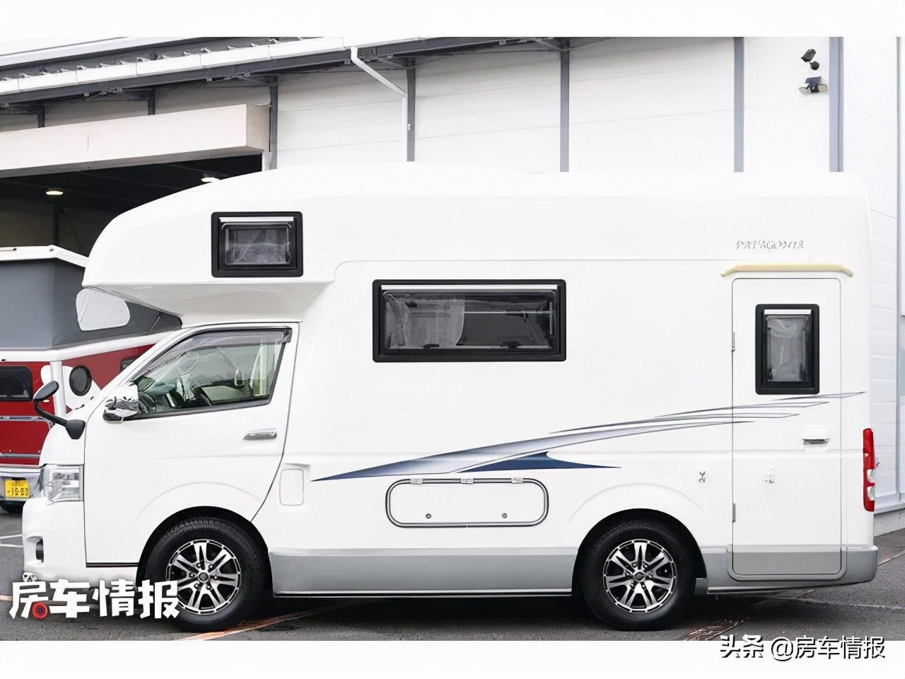 Toyota Hiace four-wheel drive motorhome, equipped with 2.7L power and ...