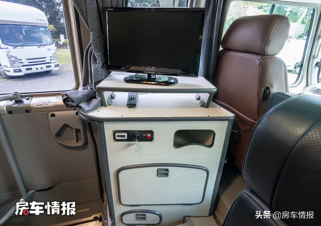 The new mini-bus RV, 4.0T super power can sleep 6 people, the space is ...