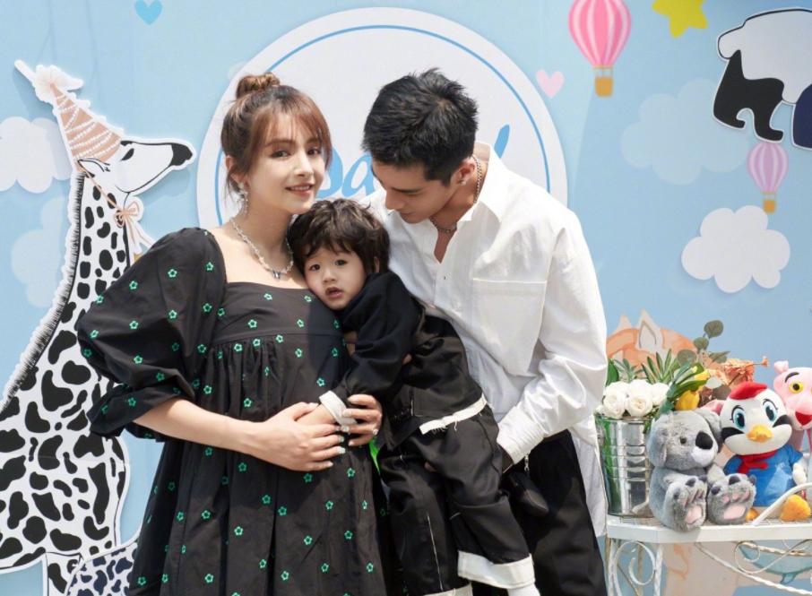 Jiang Chao and his wife celebrated their son's birthday, and the ...