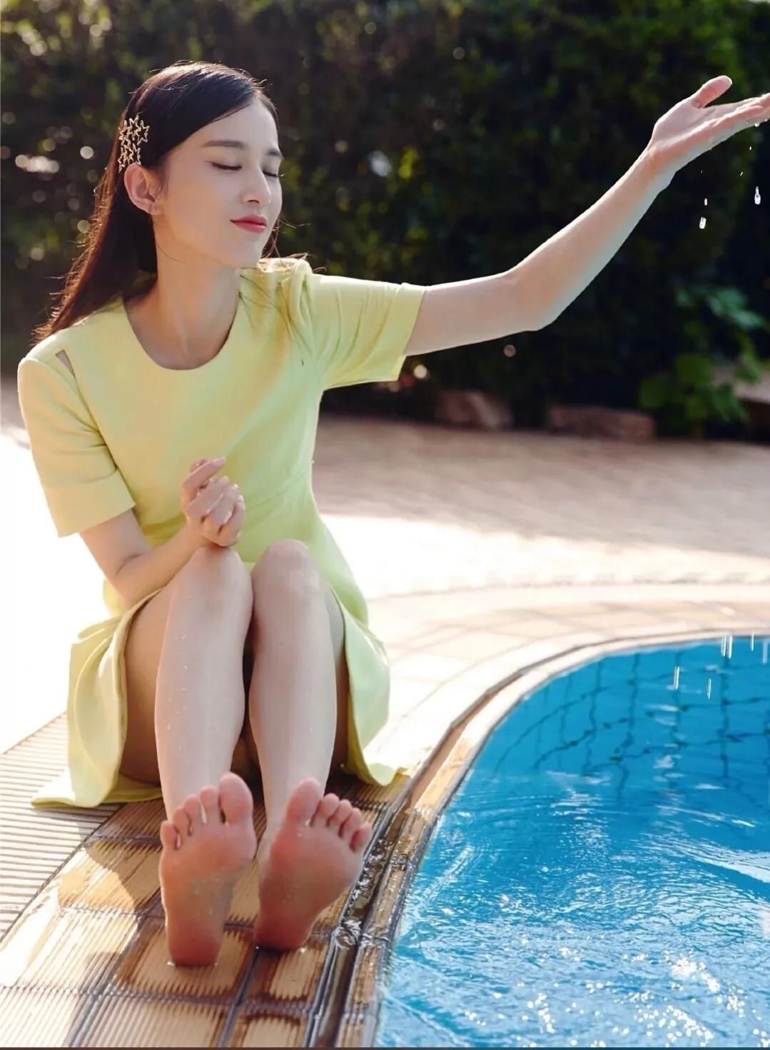 Natural Beauty Huang Shengyi 2 - iNEWS