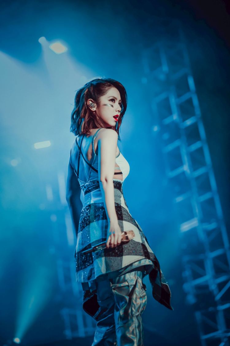 Welcome to watch the beautiful photos of Deng Ziqi - iNEWS