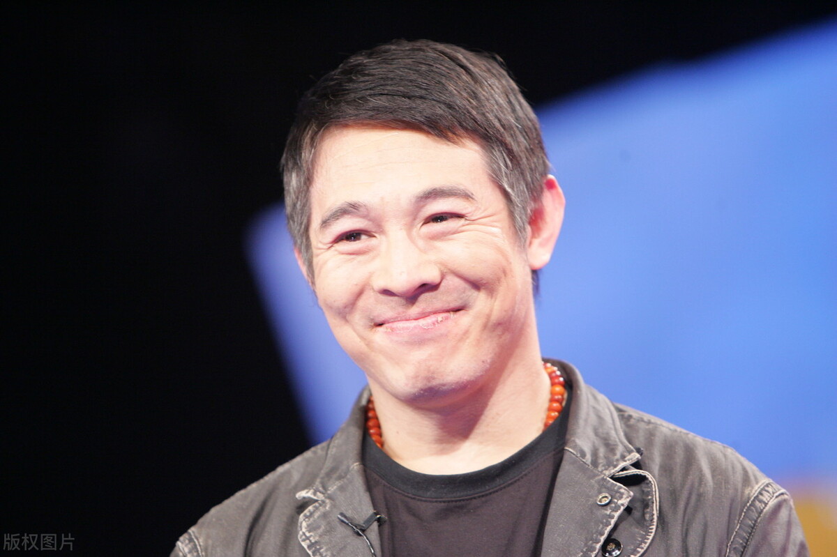 57-year-old Jet Li's recent exposure!Appeared in the cave to pray for ...