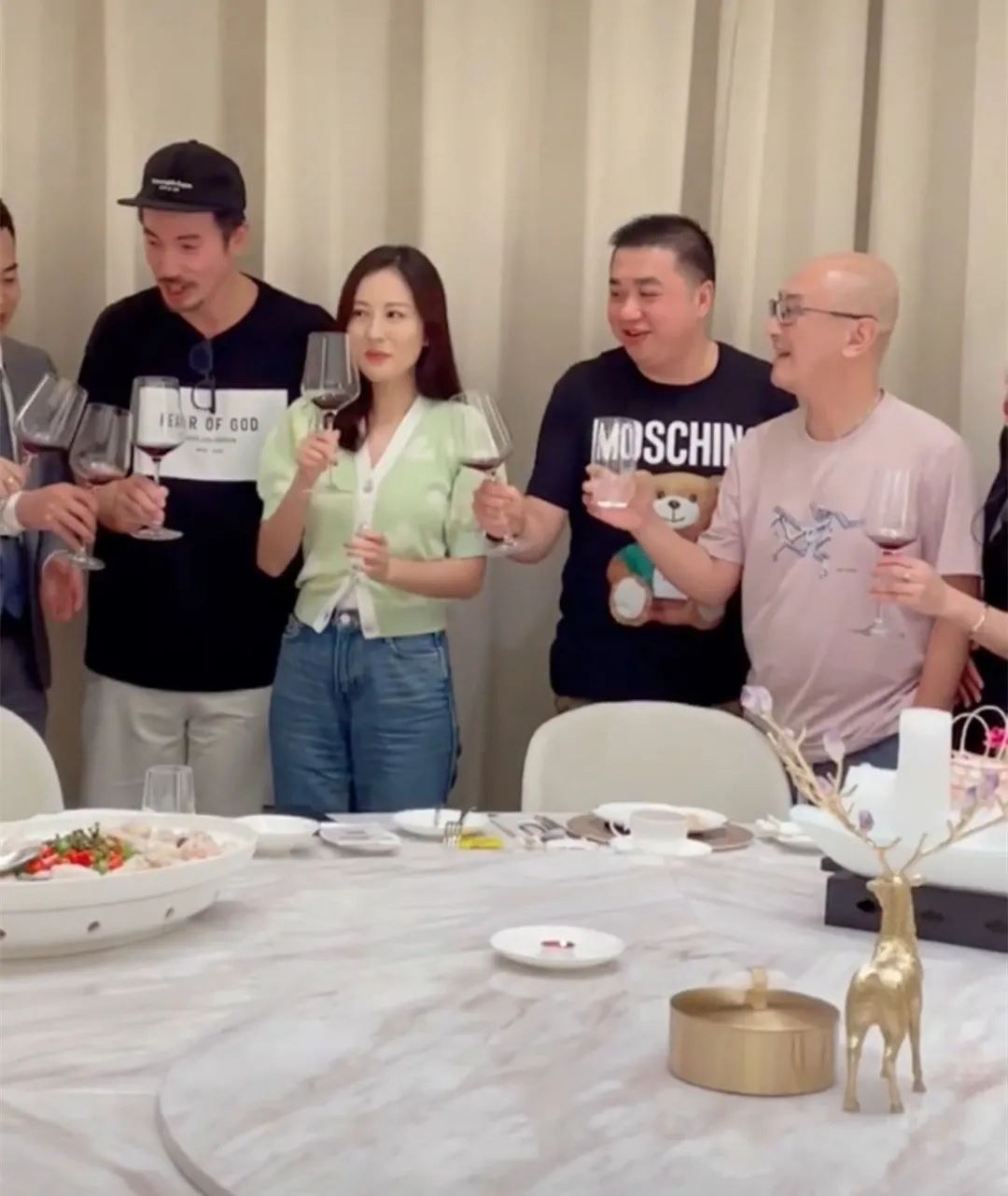 A Hong Kong artist who came to the Mainland for gold: Li Yaoxiang sold ...