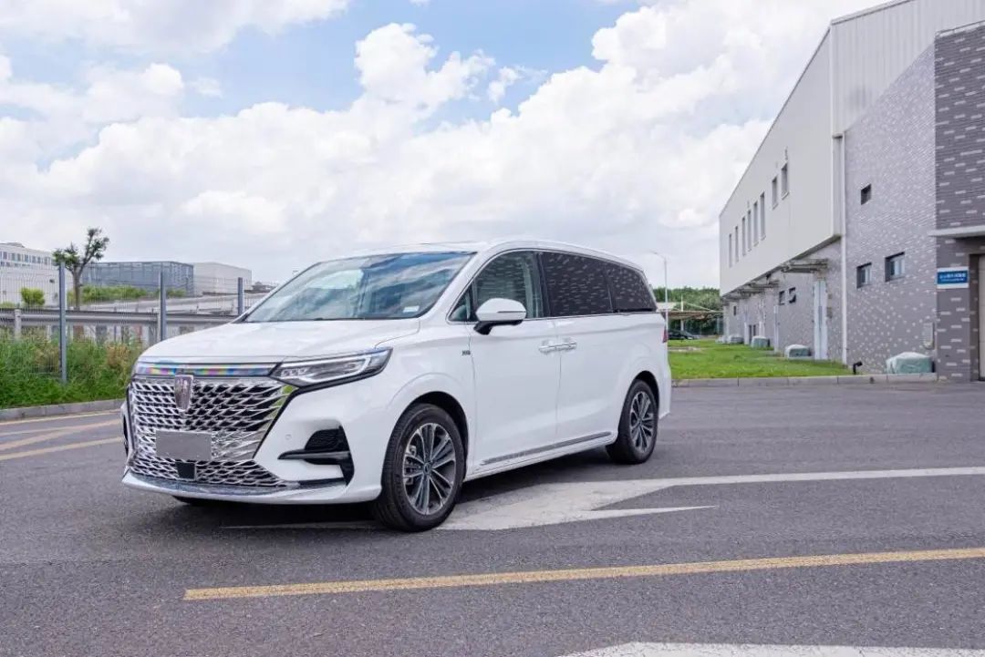 Is the domestic high-end MPV so strong?The configuration is piled up to ...