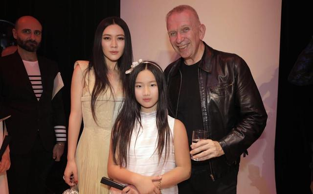 Tian Hai Rong is rich in daughters, 13 years old wears high-definition ...