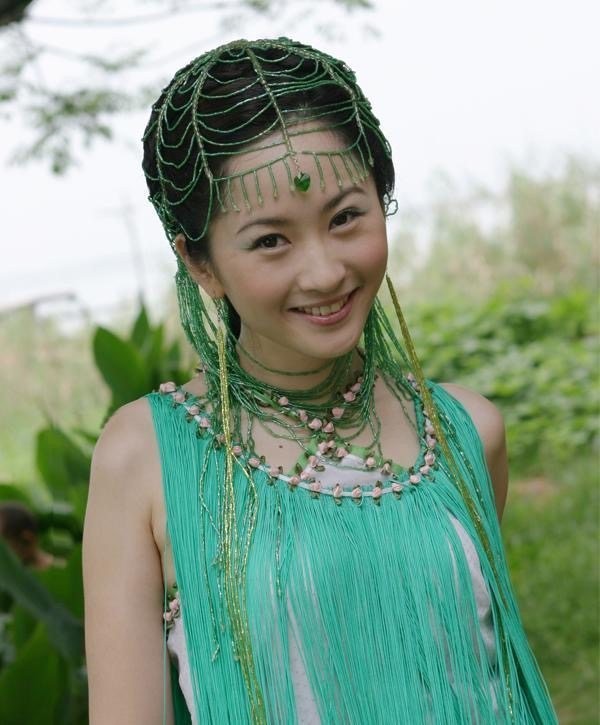 "Five Fairies" Yang Rui has a recent photo, her body is slightly out of ...