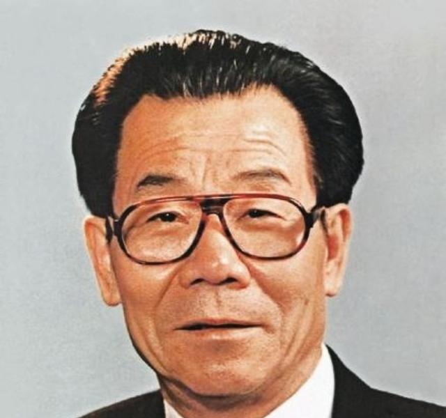 Li Ruihuan's retirement life: silently sponsoring impoverished college ...