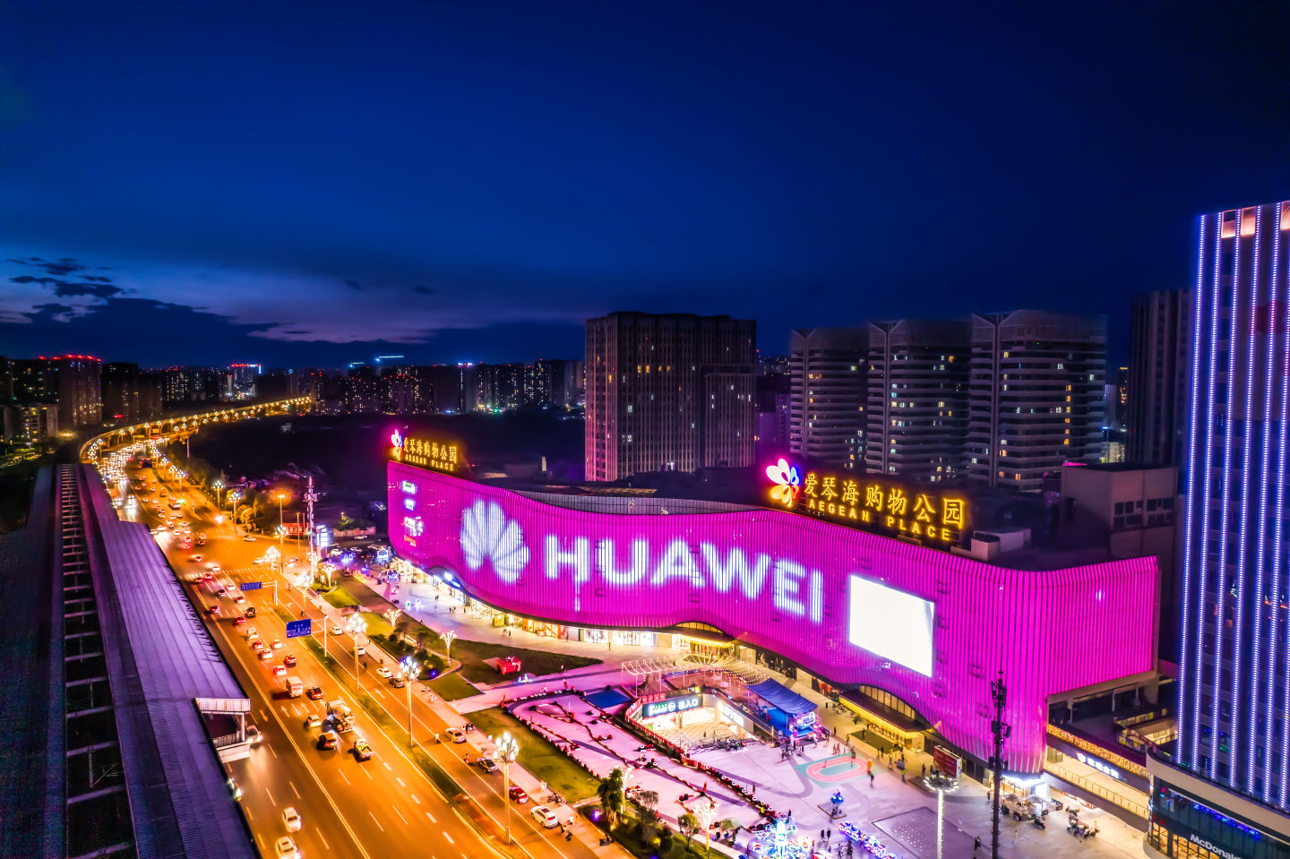 Huawei's landmark advertisements are so amazing!Countless fans - iNEWS