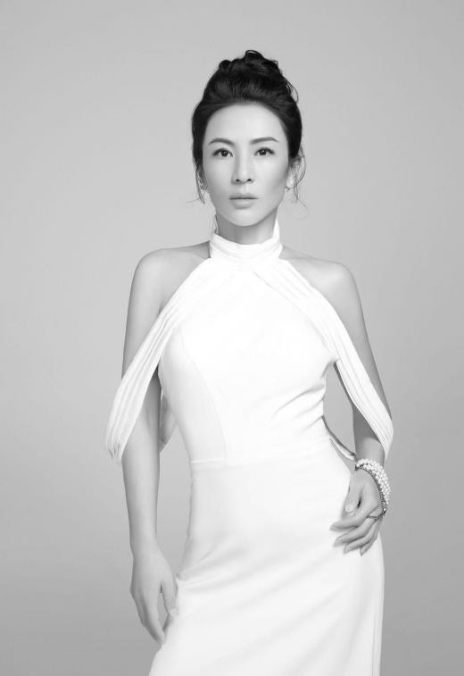 54-year-old aunt with a face and body like a girl: Liu Yelin, she ...