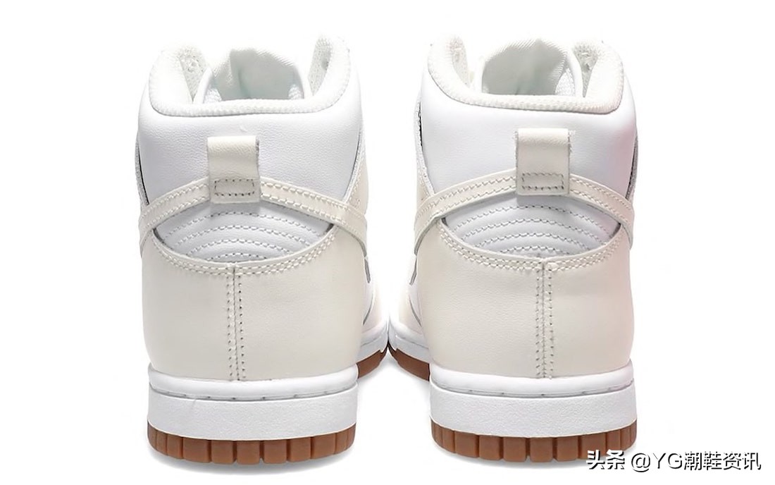 Simple color composition!This pair of high-top Dunk is super versatile ...