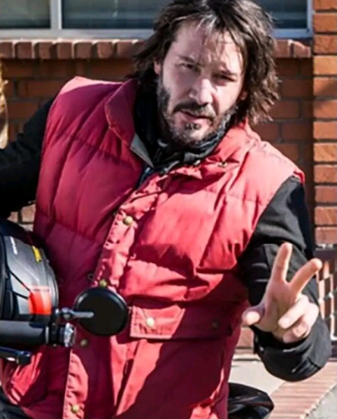 Break the Hollywood superstar filter!Keanu Reeves is so sloppy, a vest ...