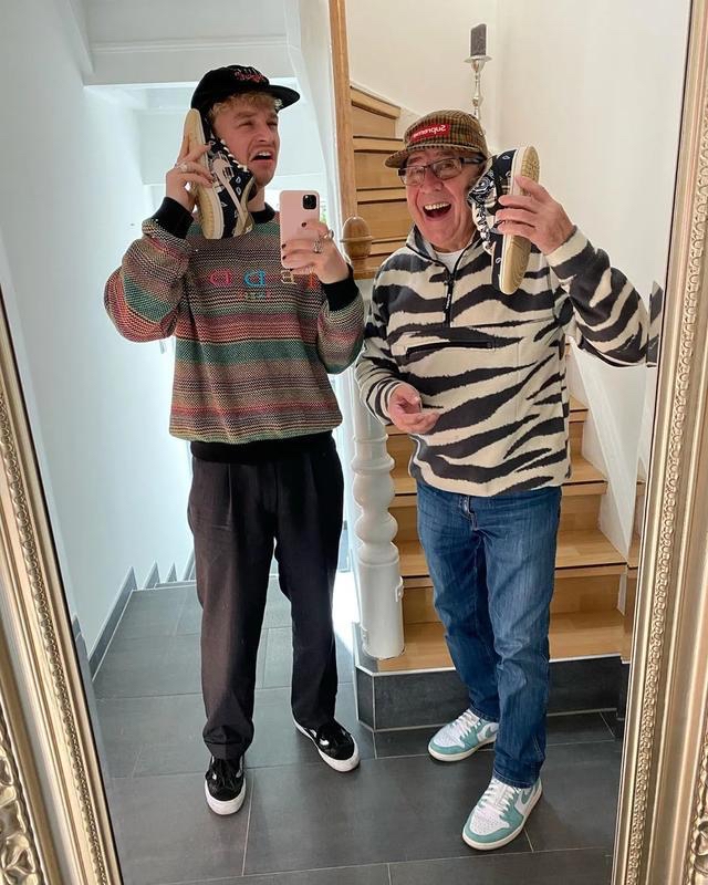 A 75-year-old man abroad is really fashionable. By imitating ...