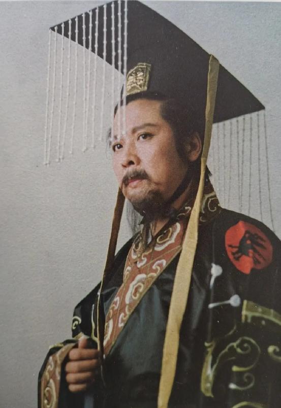 After reading Lu Yi's version of Zhuge Liang, and comparing it with ...