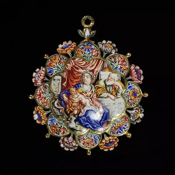 The jewellery of the Renaissance integrates the beauty of different ...