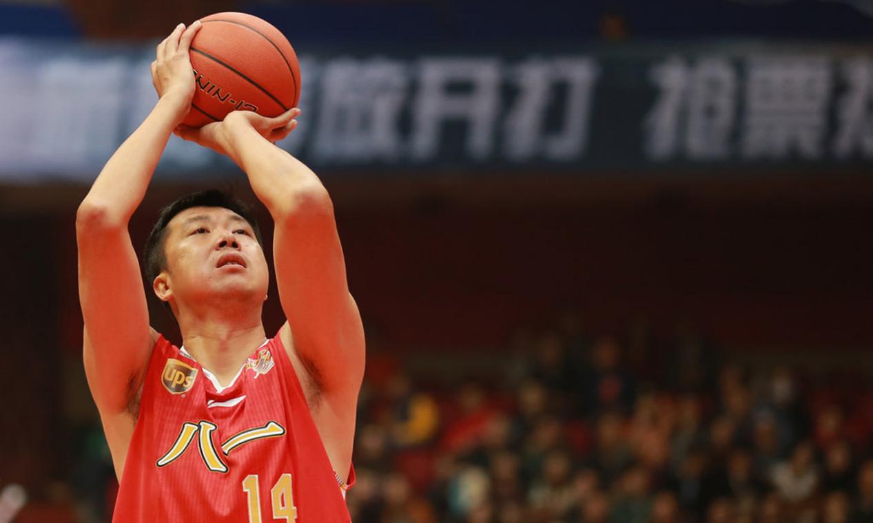 Wang Zhizhi is the first Chinese basketball player to enter the NBA and ...