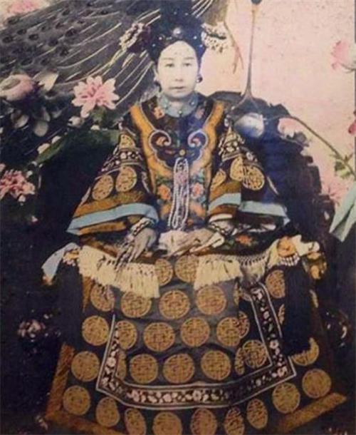 The real old photos of Cixi have been collected by the American Museum ...